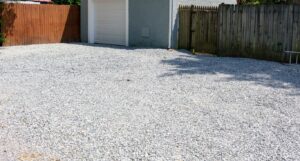 Faire une allée carrossable en graviers : les indispensables et les ...